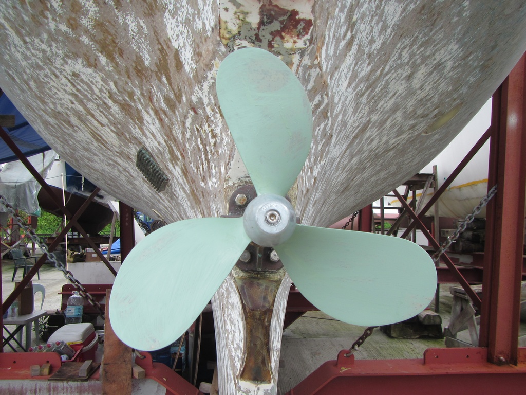 Propeller Install and Paint - Dove Free Spirit